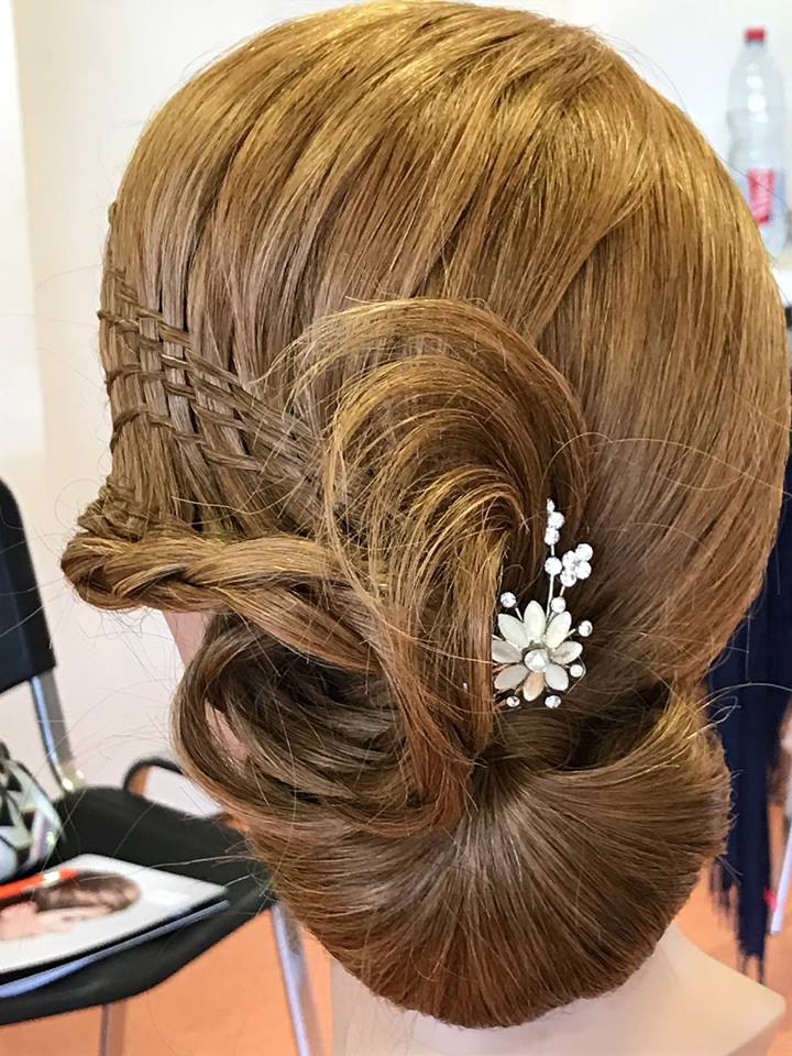 Formation Chignons par Pivot Point chez Ascolex Cosmetics - ASCOLEX